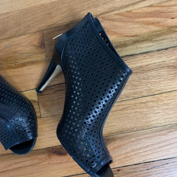 Banana Republic | Shoes | Banana Republic Open Toed Booties Size 95 ...